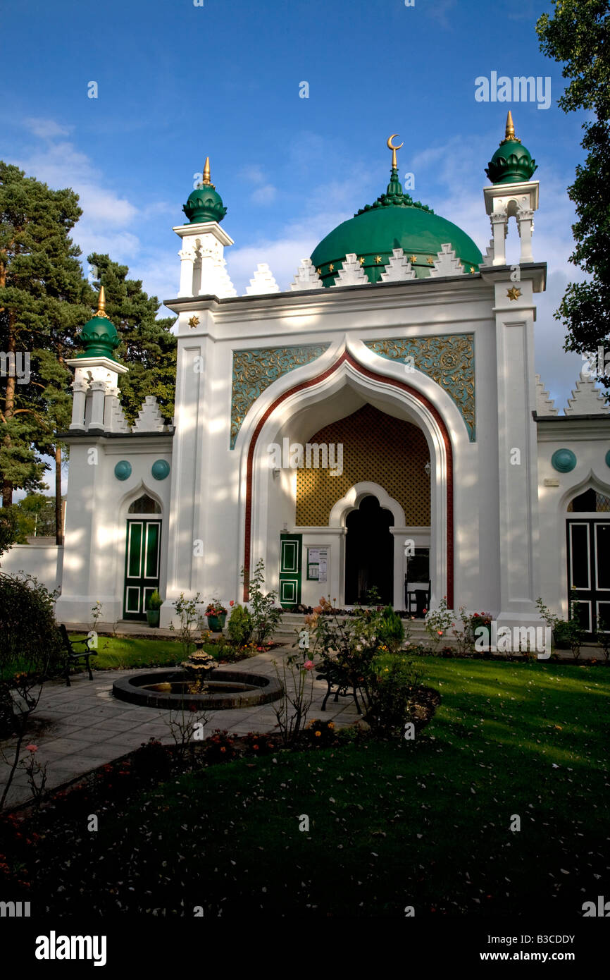 Shah jahan mosque woking hi-res stock photography and images - Alamy