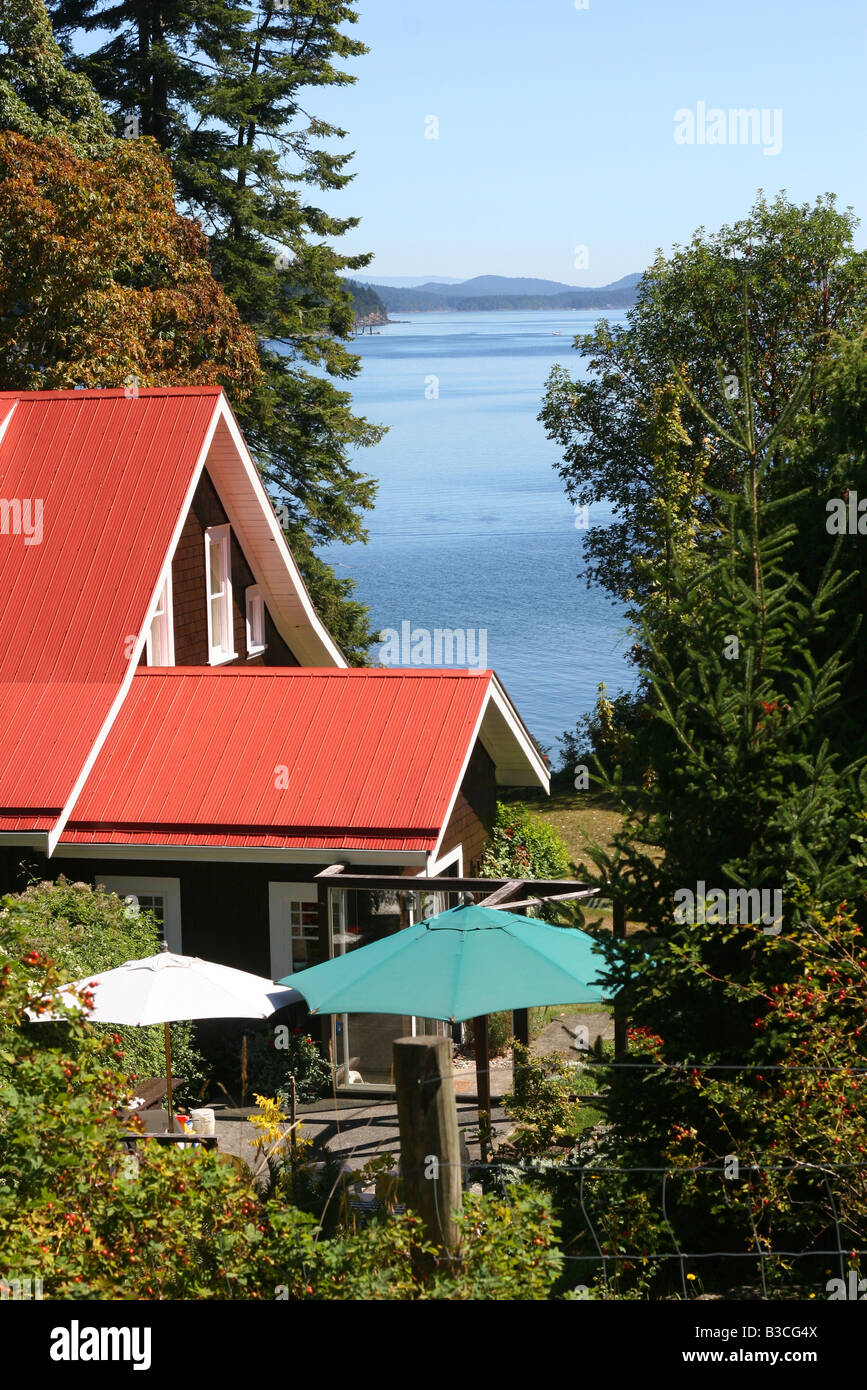 House on salt spring island hi-res stock photography and images - Alamy