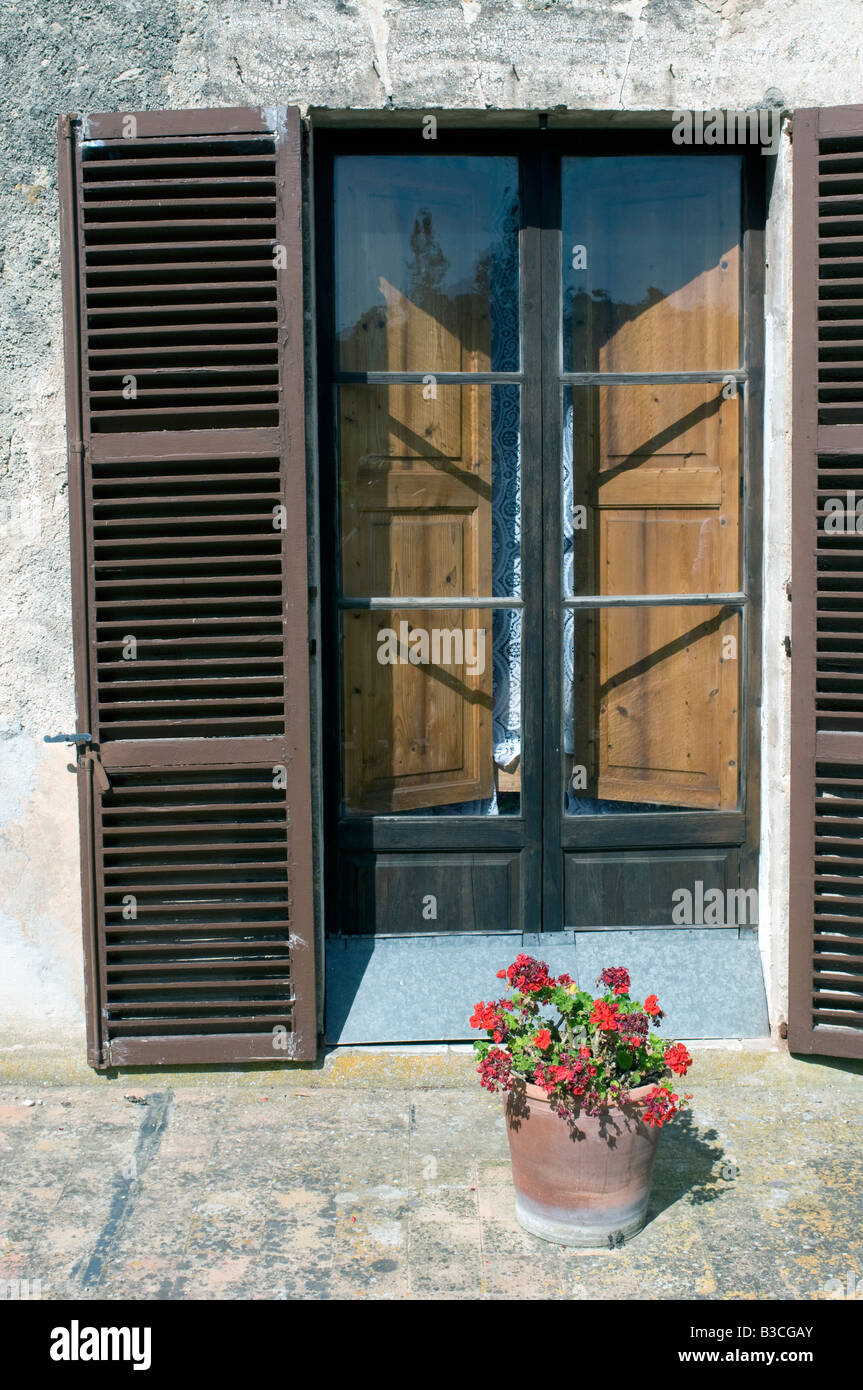 Shutters flowers hi-res stock photography and images - Alamy
