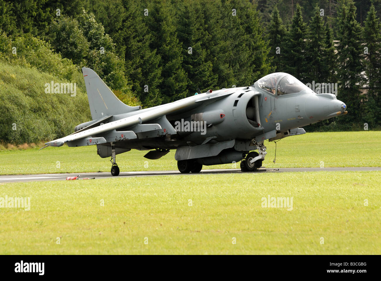 AV-8B Harrier attack aircraft Stock Photo - Alamy