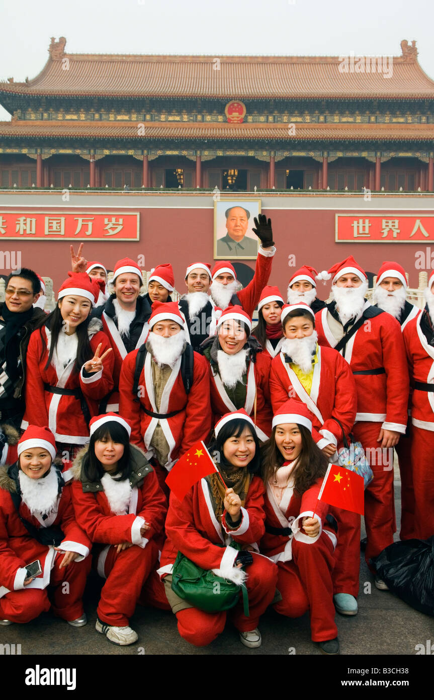 Girls with red flags china hi-res stock photography and images - Alamy