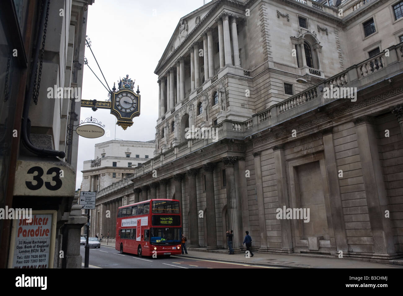 London bus outside england hi-res stock photography and images - Alamy