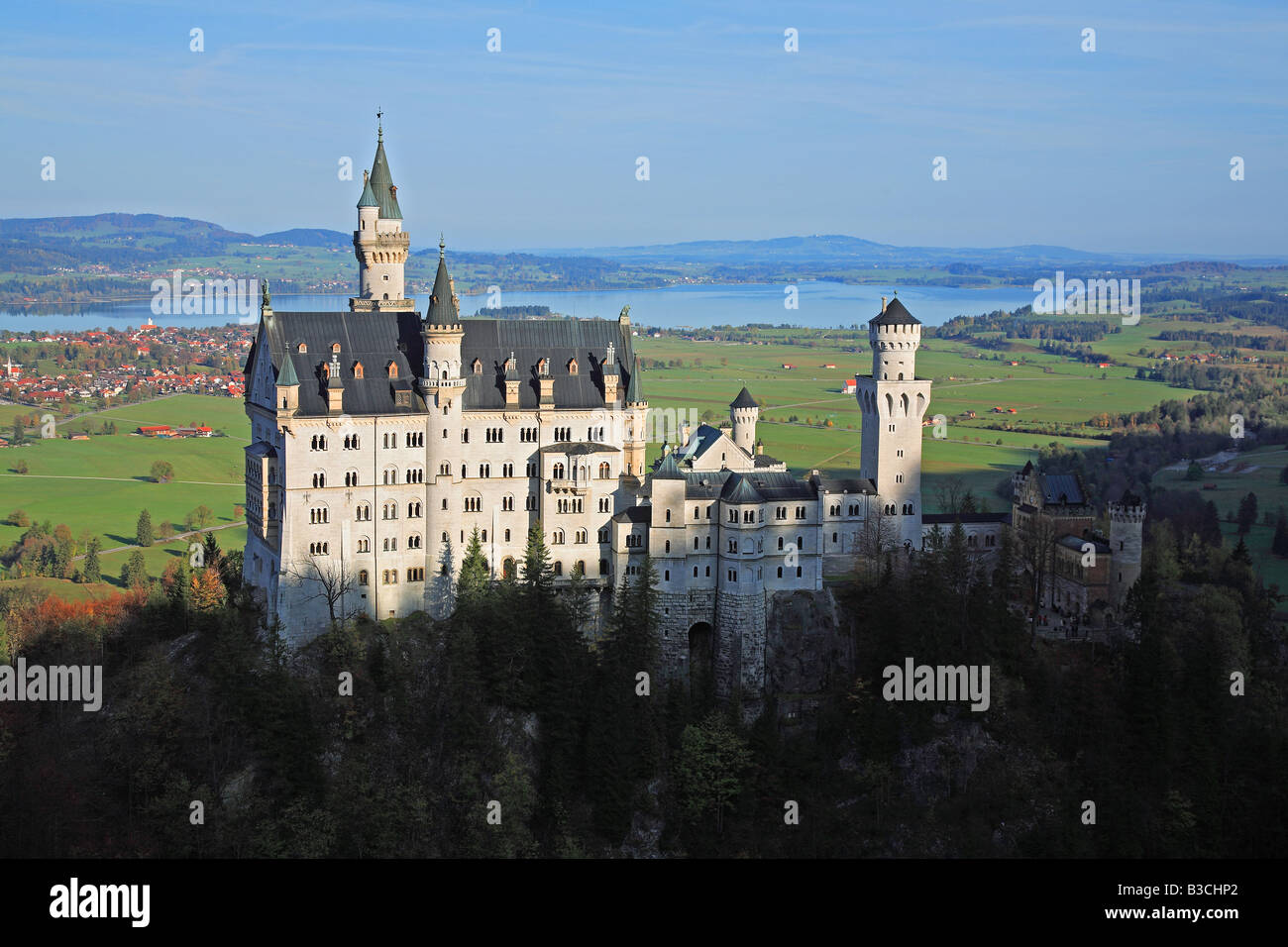 Neuschwanstein Castle Schloss Neuschwanstein lit New Swan Stone palace ...
