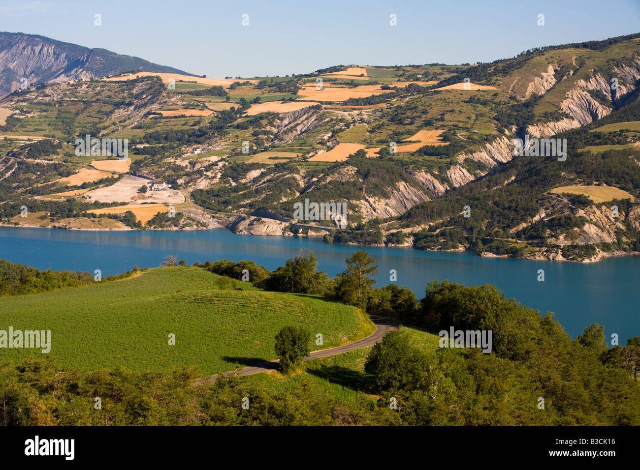 Lac de Serre Poncon Hautes Alpes Embrun Stock Photo - Alamy