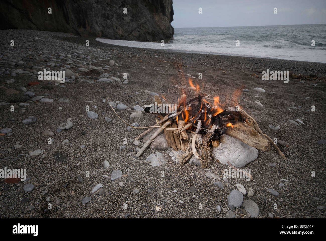Fire on the beach hi-res stock photography and images - Alamy