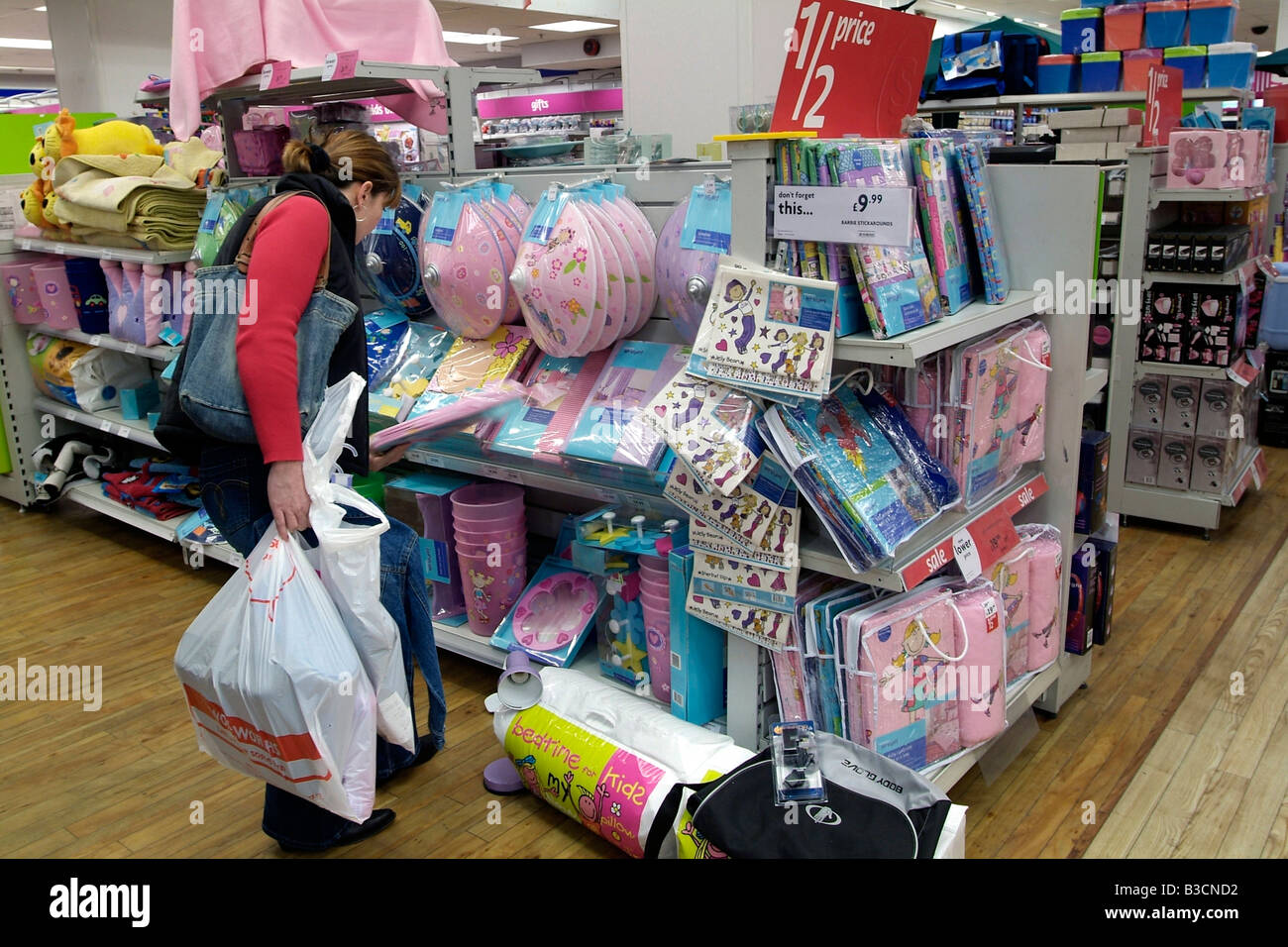 Woman shopping in a discount store Stock Photo - Alamy