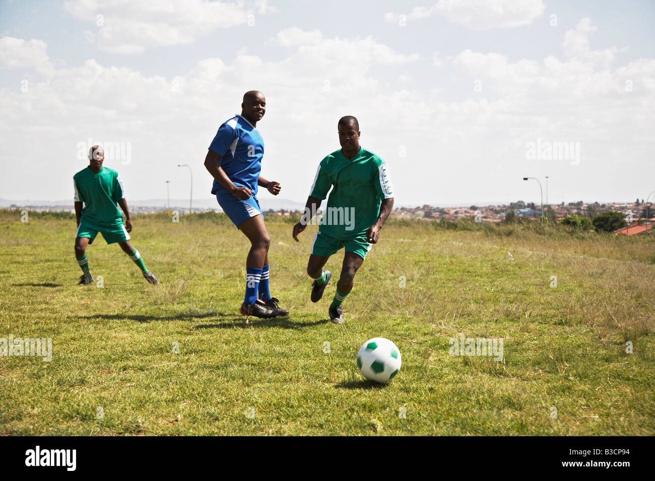 Team playing soccer hi-res stock photography and images - Alamy