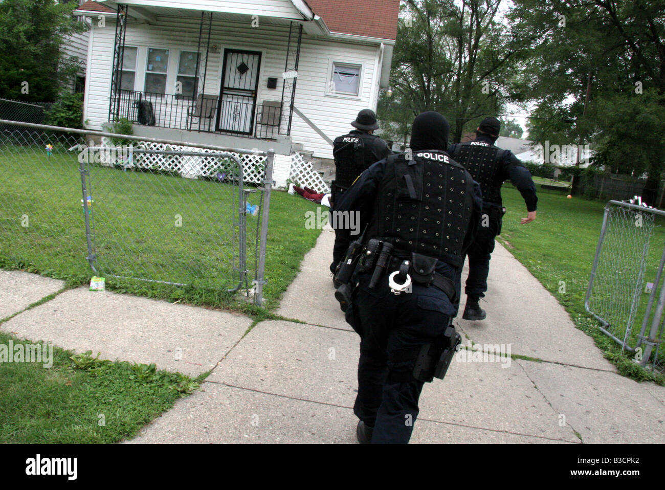 Police officer at house hi-res stock photography and images - Alamy
