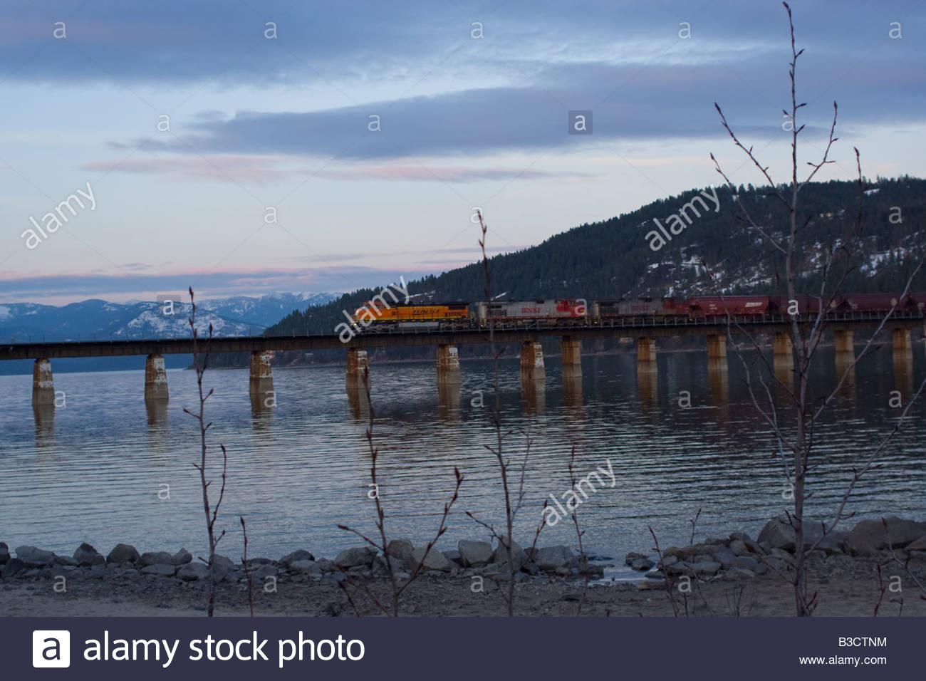 Foot Over Bridge Stock Photos & Foot Over Bridge Stock Images - Alamy