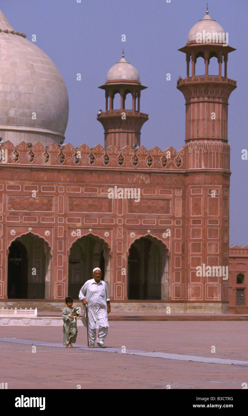 Worshippers at the Badshahi Mosque in Lahore, Pakistan. Completed in ...