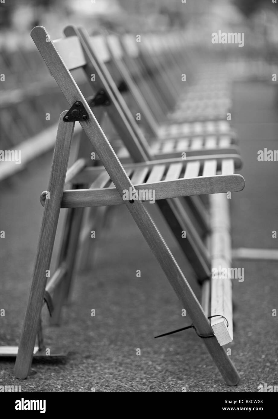 Row of empty chairs Stock Photo - Alamy