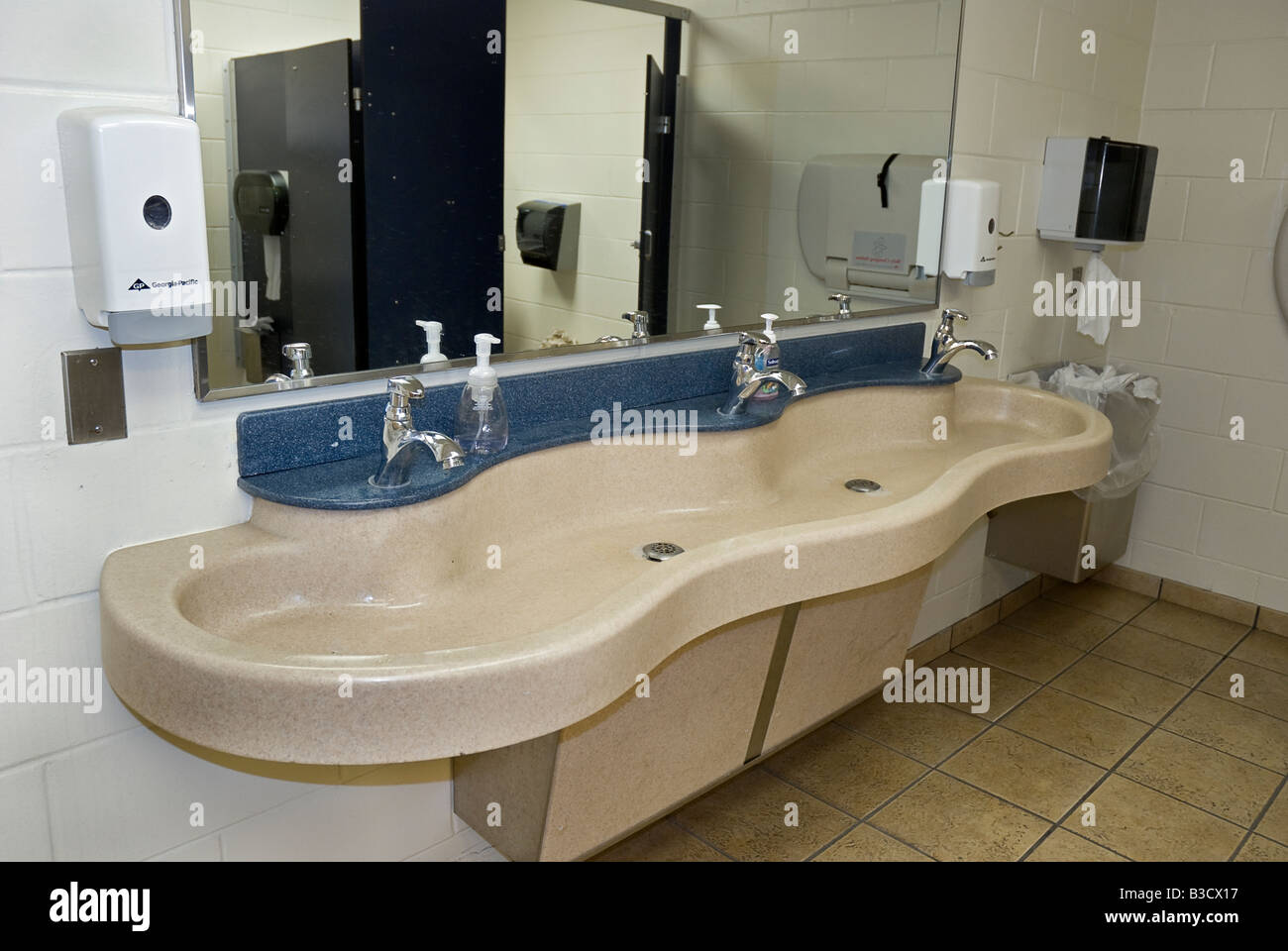 Commercial basin hi-res stock photography and images - Alamy