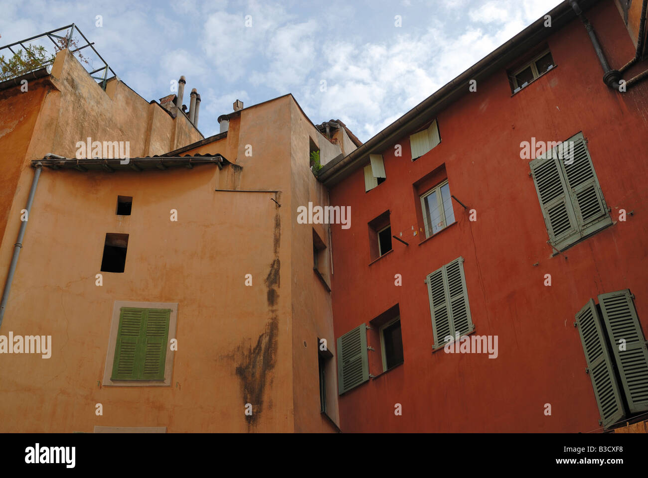View of old residential house from inner yard in old town of Nice Stock ...