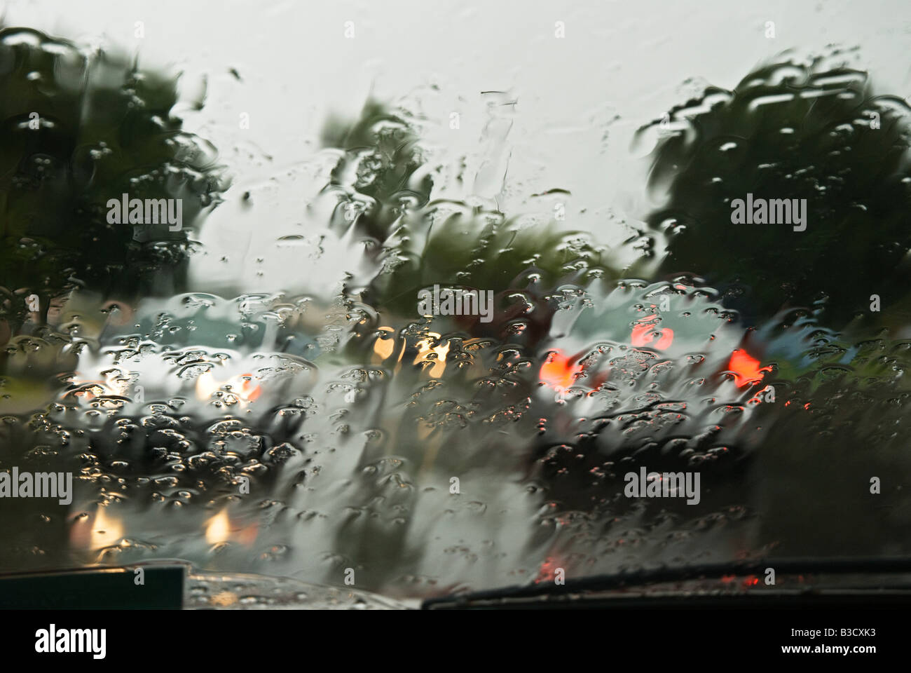 Rain on car hi-res stock photography and images - Alamy
