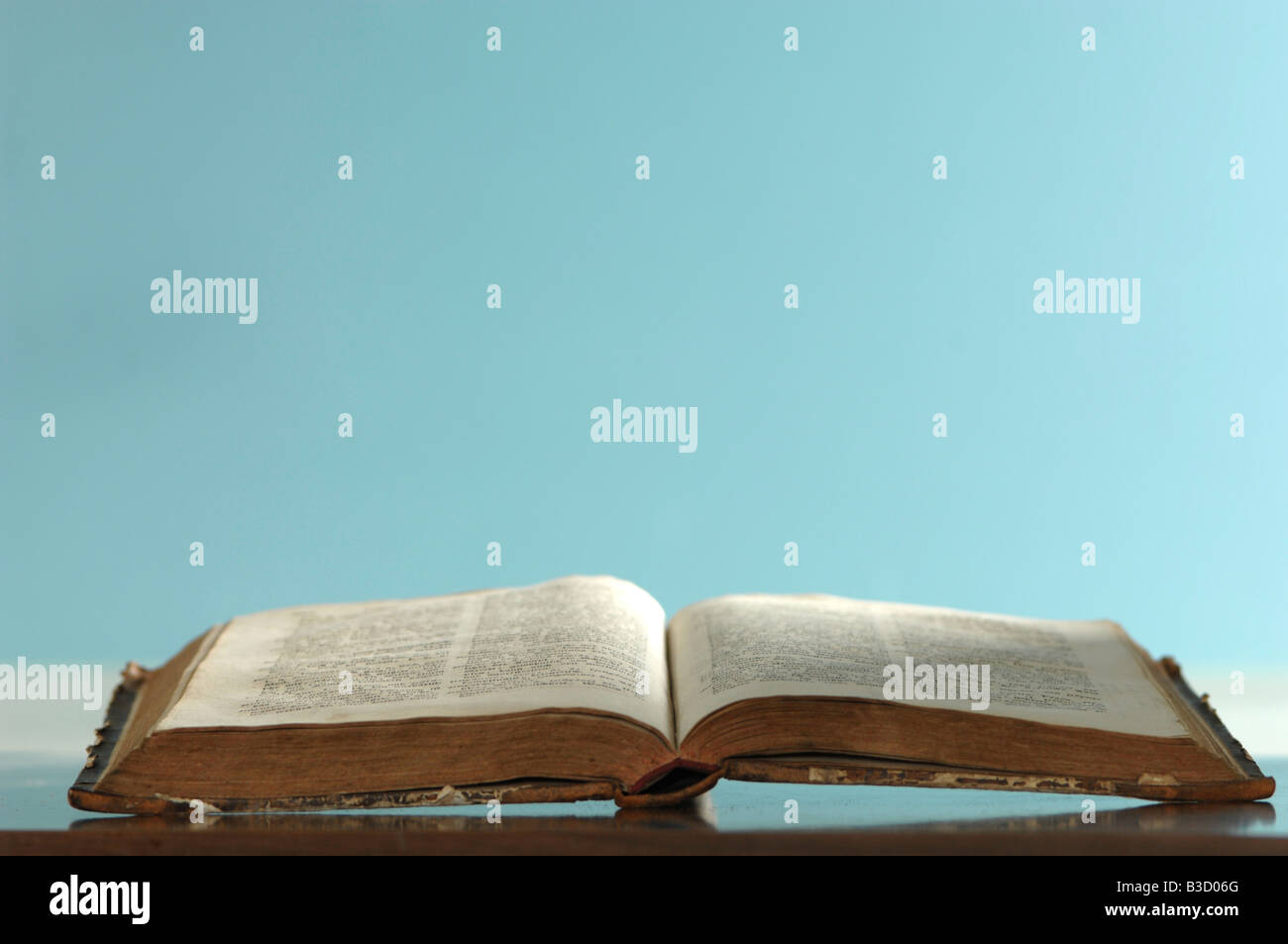 Old open book hi-res stock photography and images - Alamy