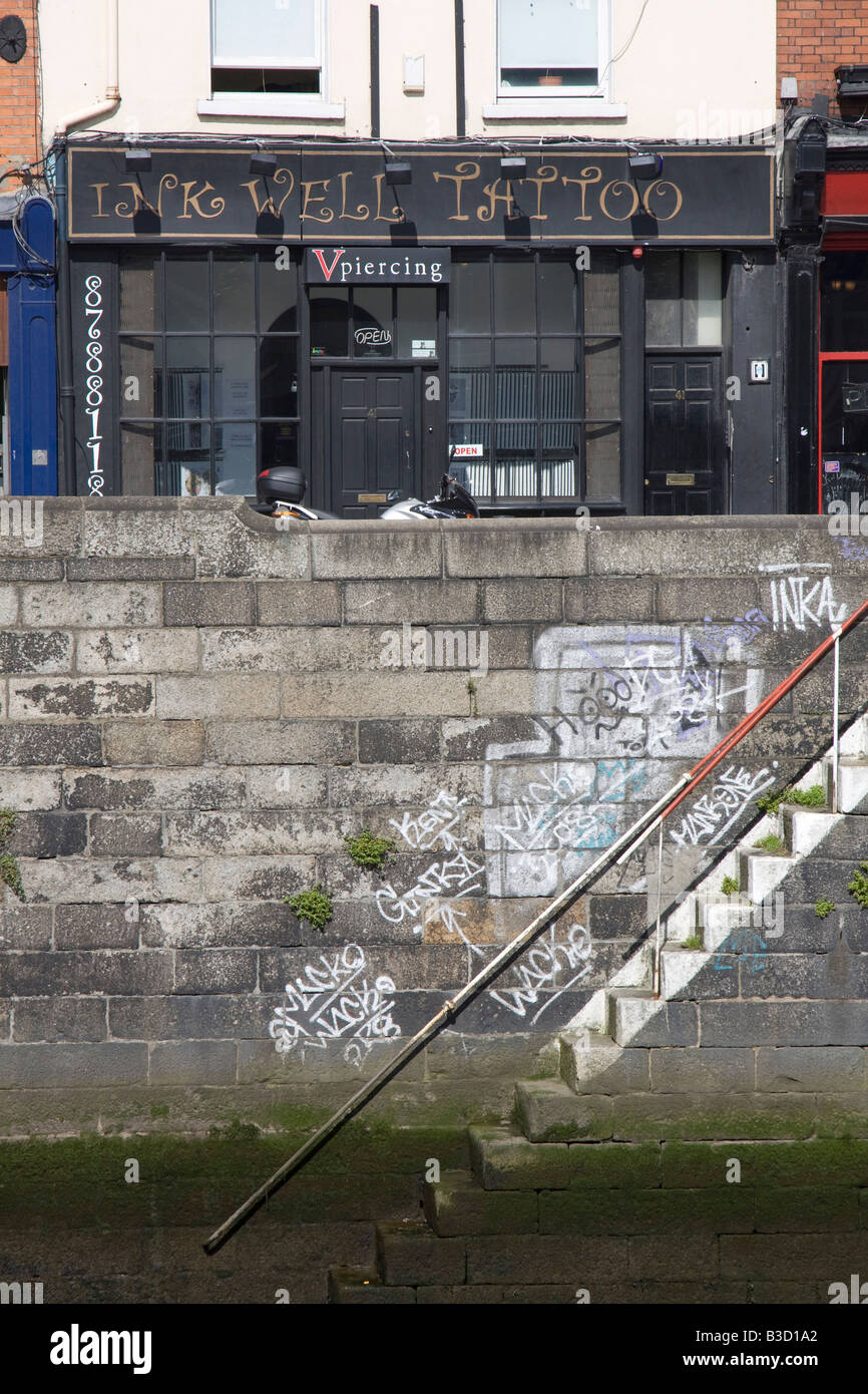 river liffey graffiti Dublin City Centre Ireland Irish Republic EIRE ...