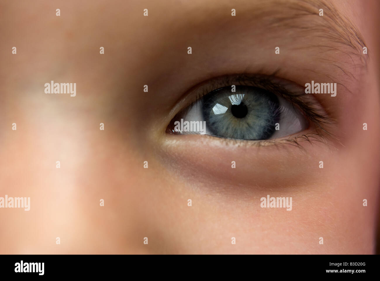 Childs eye hi-res stock photography and images - Alamy