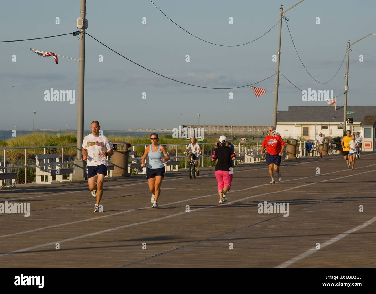 Joggers on a beach hi-res stock photography and images - Alamy