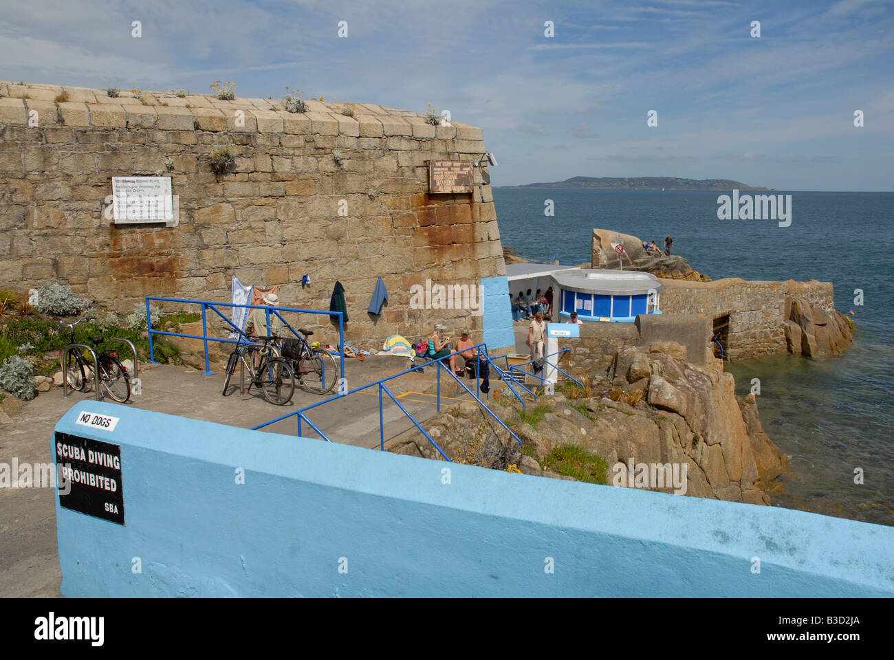 Forty foot sandycove hi-res stock photography and images - Alamy