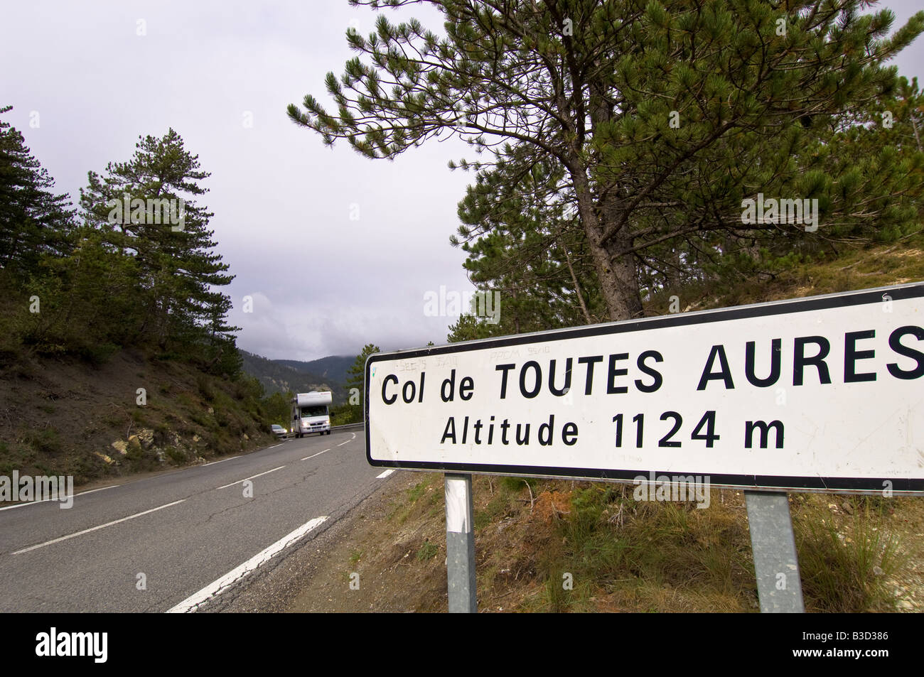 Toutes directions sign hi-res stock photography and images - Alamy