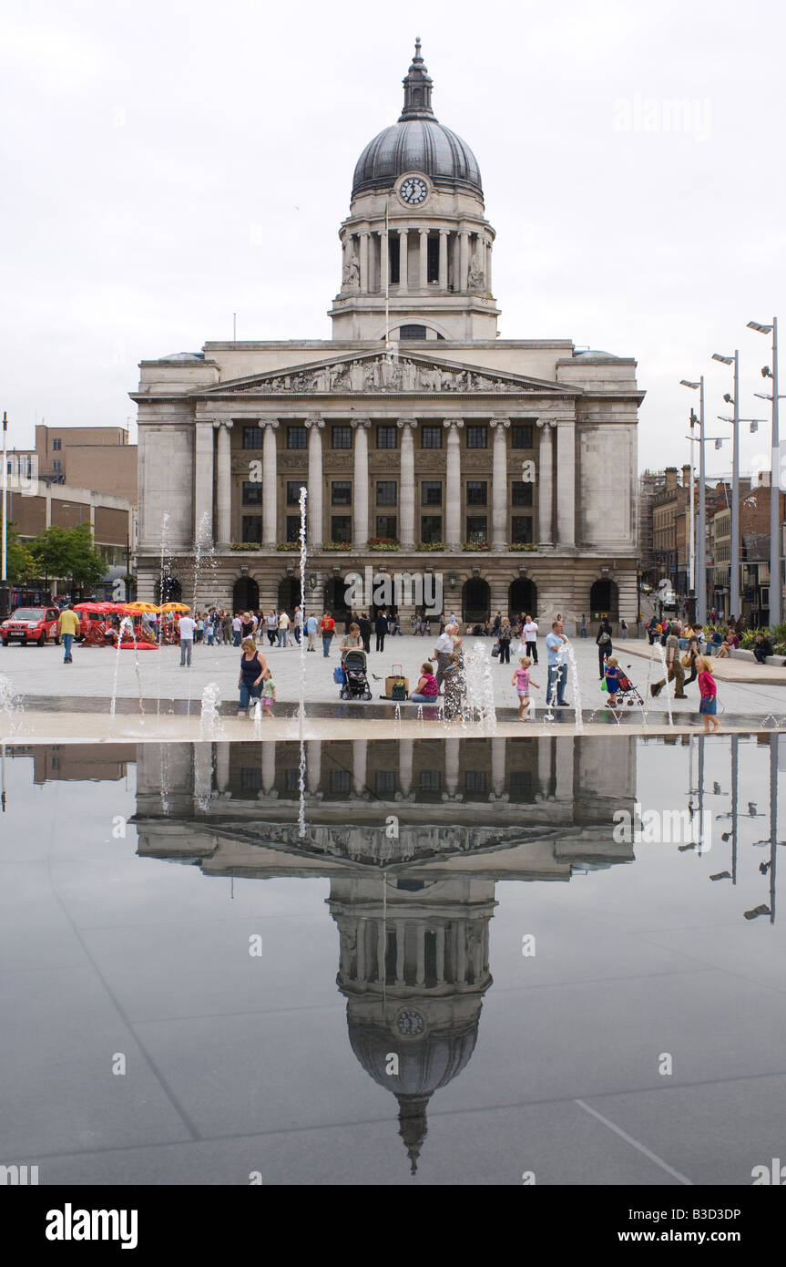 Nottingham city / town hall and water fountains Stock Photo - Alamy