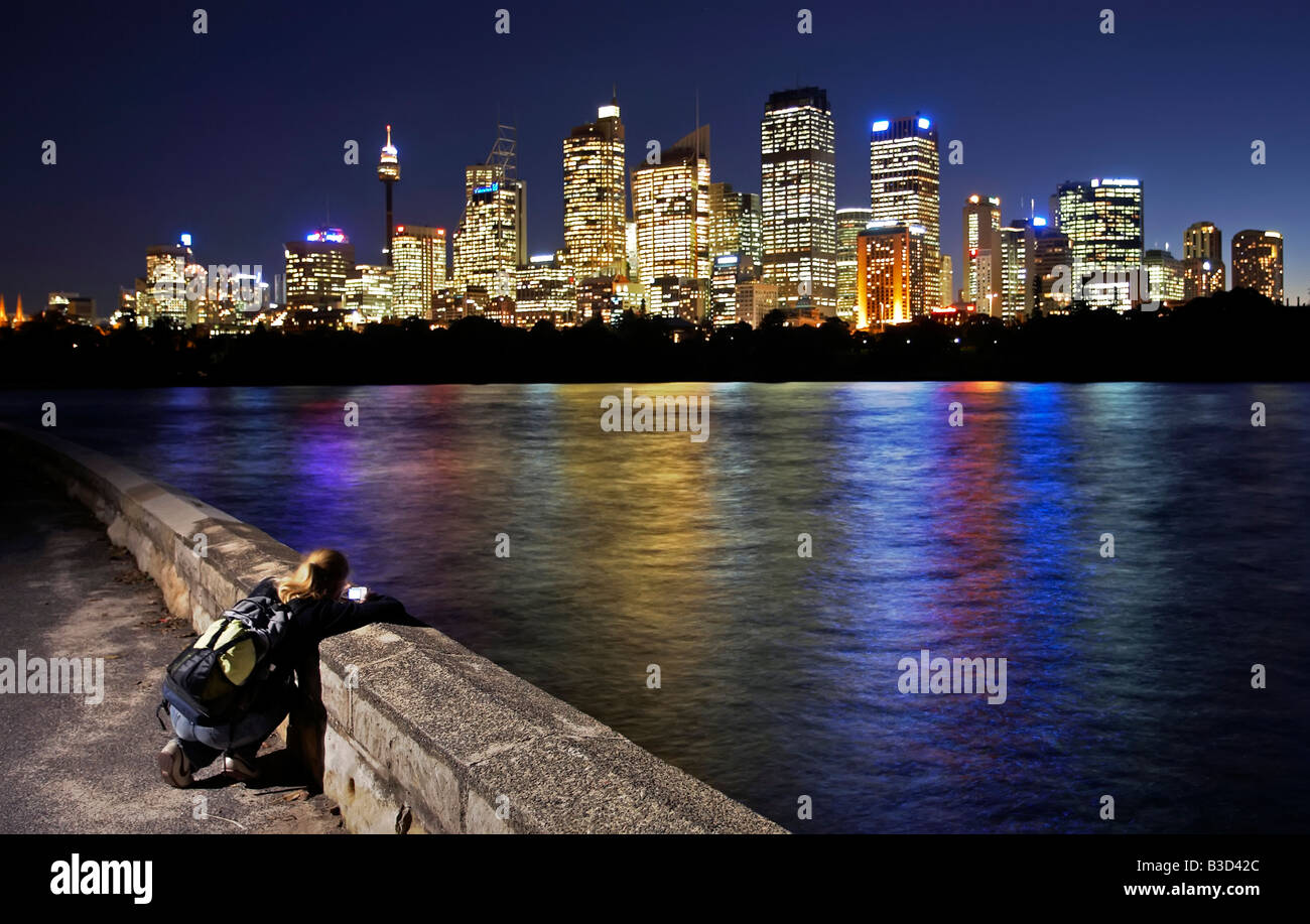 Sydney skyline at night australia hi-res stock photography and images ...