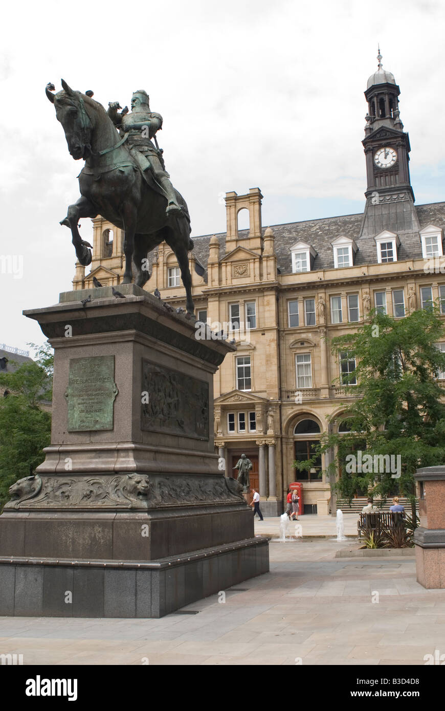 Black Prince statue and former post office building, City Square, Leeds ...