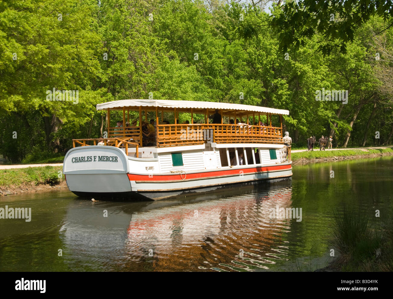 Canal towpath boat mules hi-res stock photography and images - Alamy