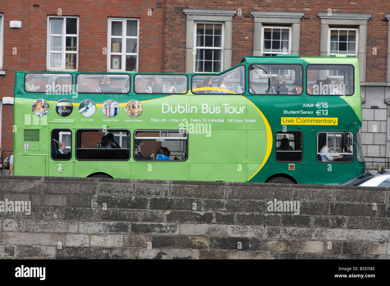 Irish bus hi-res stock photography and images - Alamy