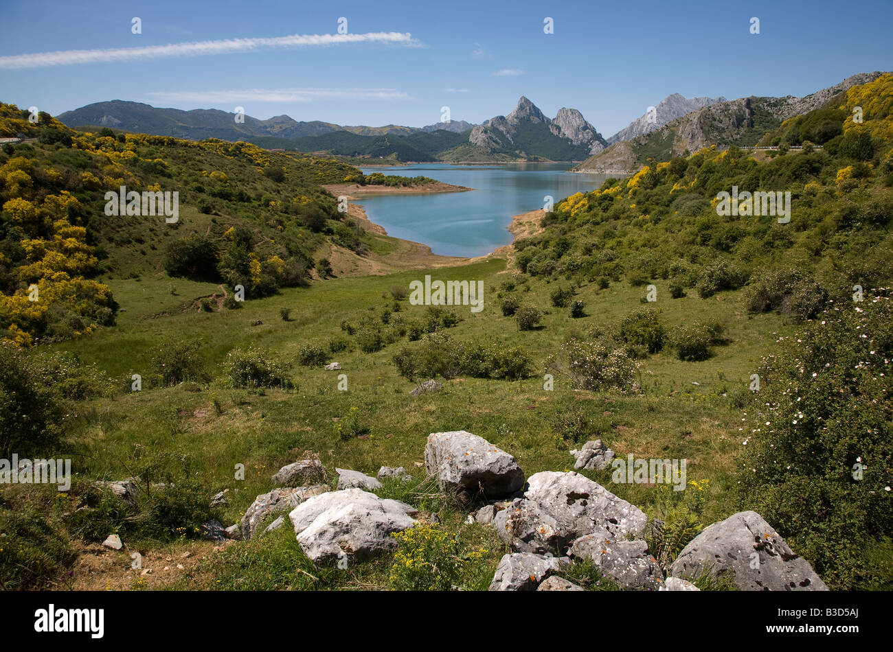 Embalse de riano hi-res stock photography and images - Alamy