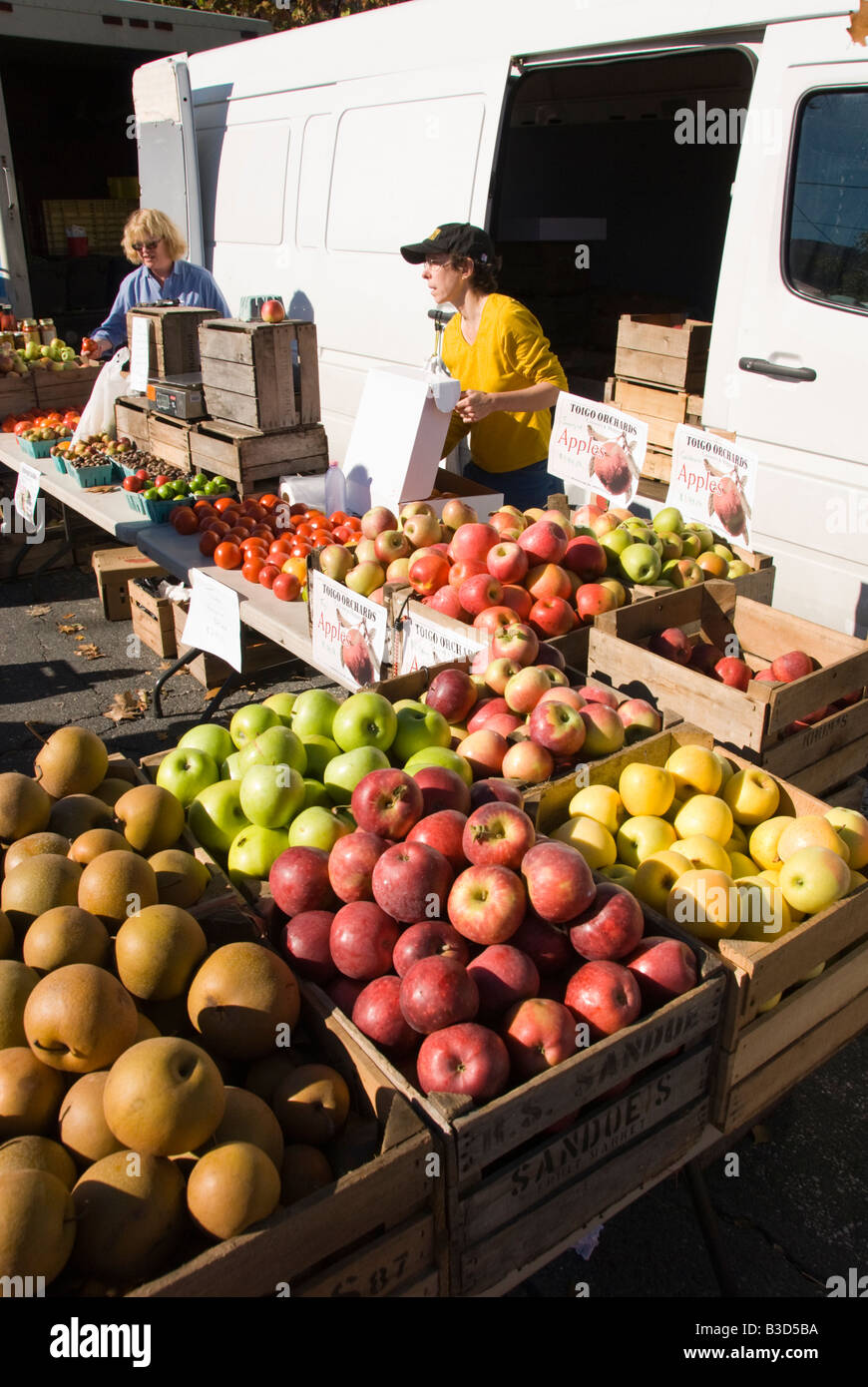 Apple Seller High Resolution Stock Photography and Images - Alamy