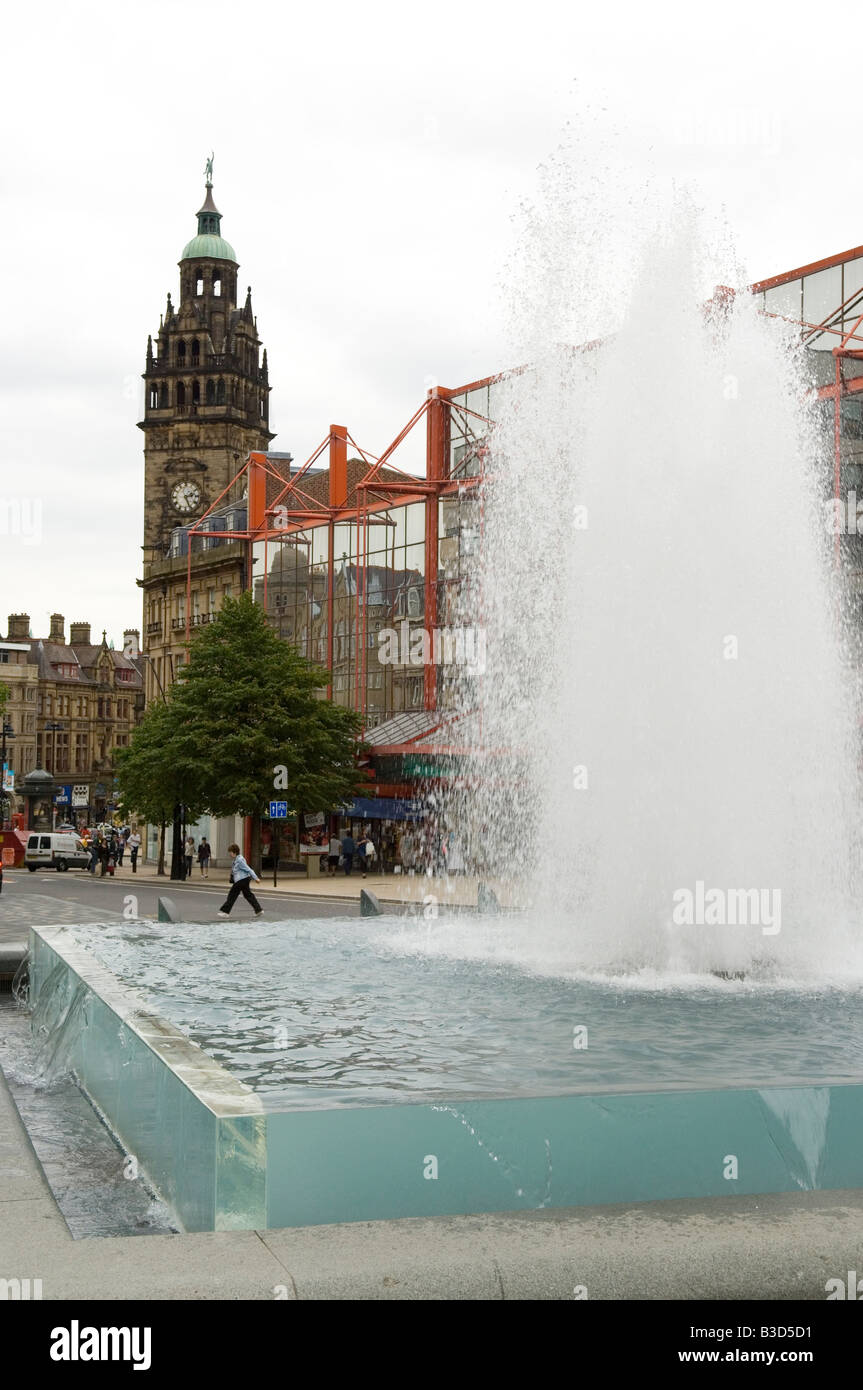 Water fountain in Sheffield city centre Stock Photo - Alamy
