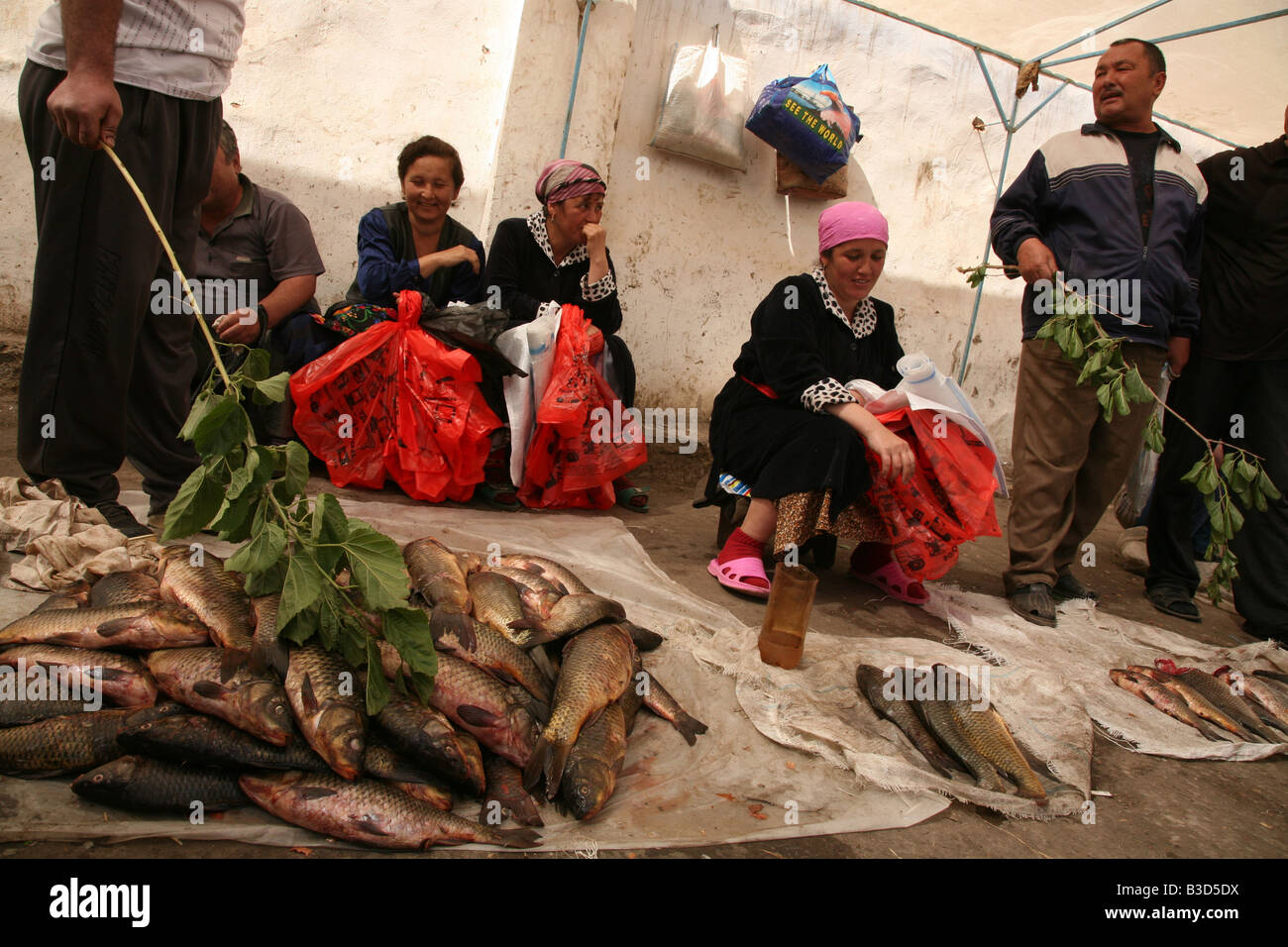 Uzbekistani woman hi-res stock photography and images - Alamy