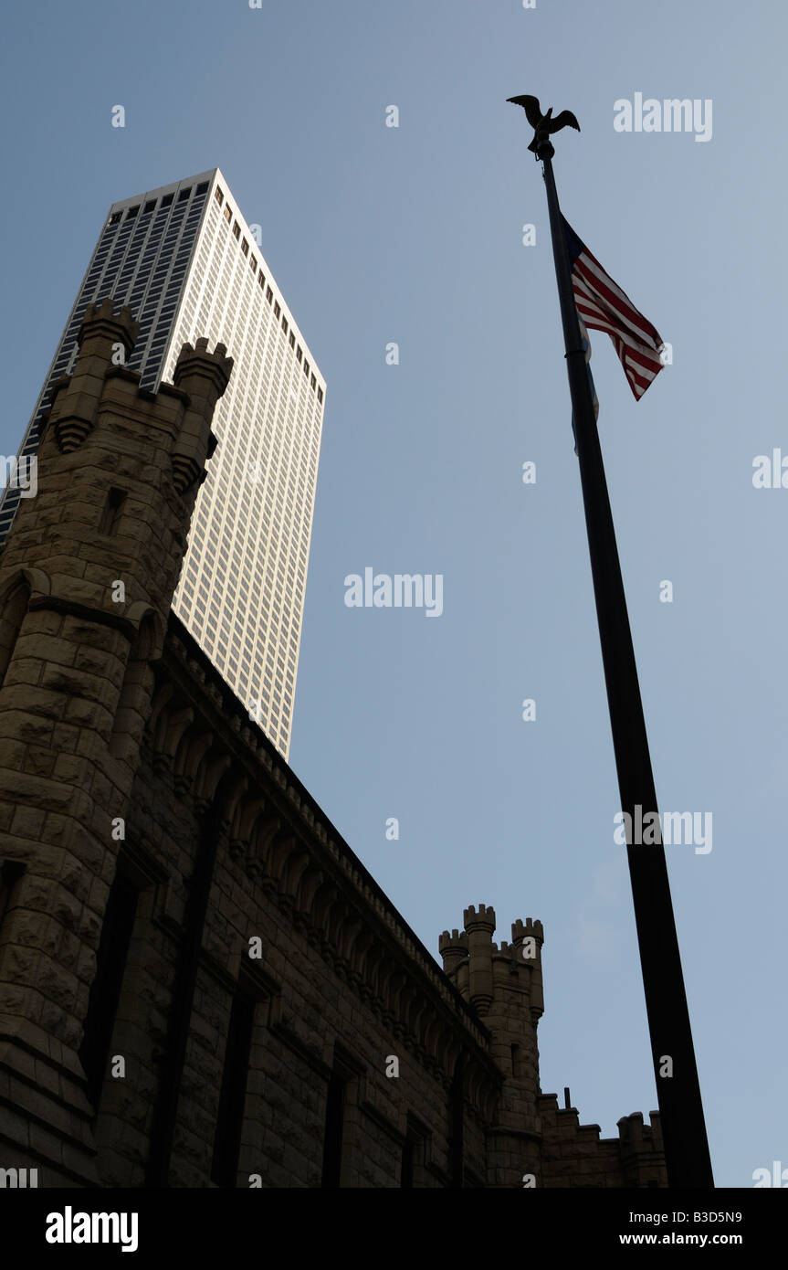 Water Tower Pump House and Water Tower skyscraper. Magnificent Mile ...