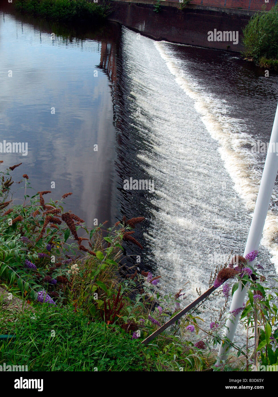 The Weir at Meadowhall on the river Don, Sheffield,Yorkshire Stock ...
