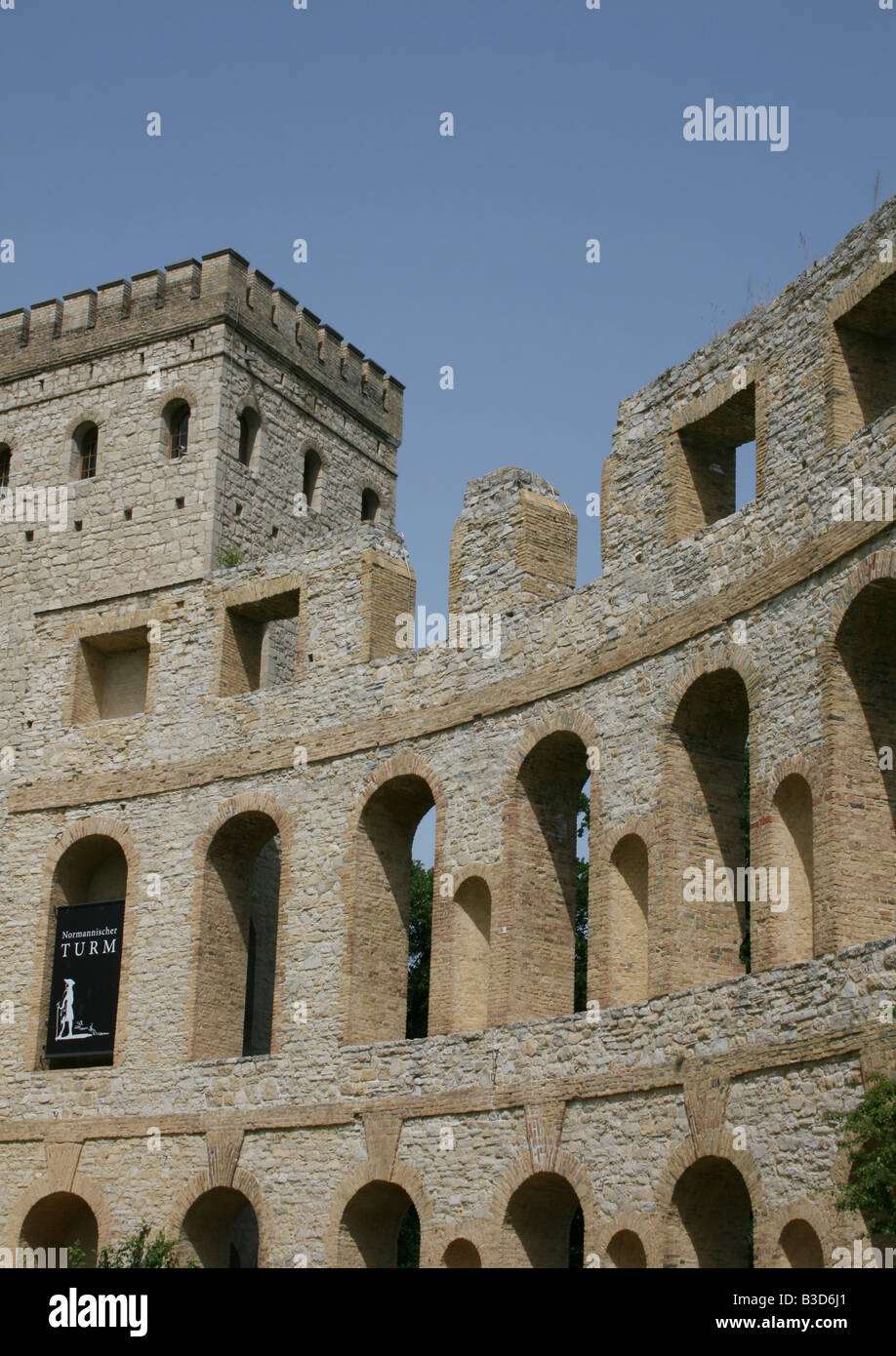 Fake ruins hi-res stock photography and images - Alamy