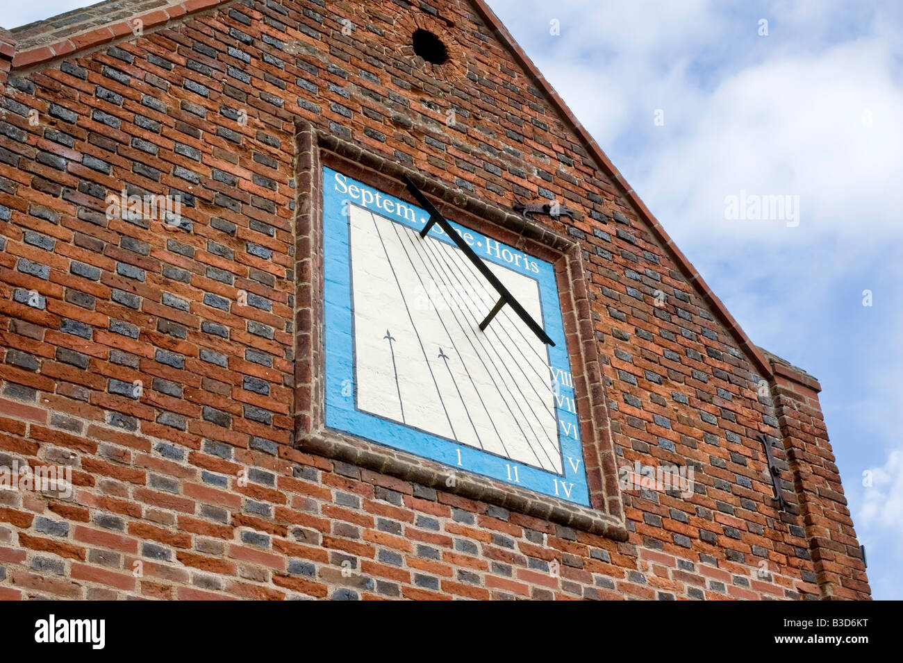 Sundial roman numerals hi-res stock photography and images - Alamy