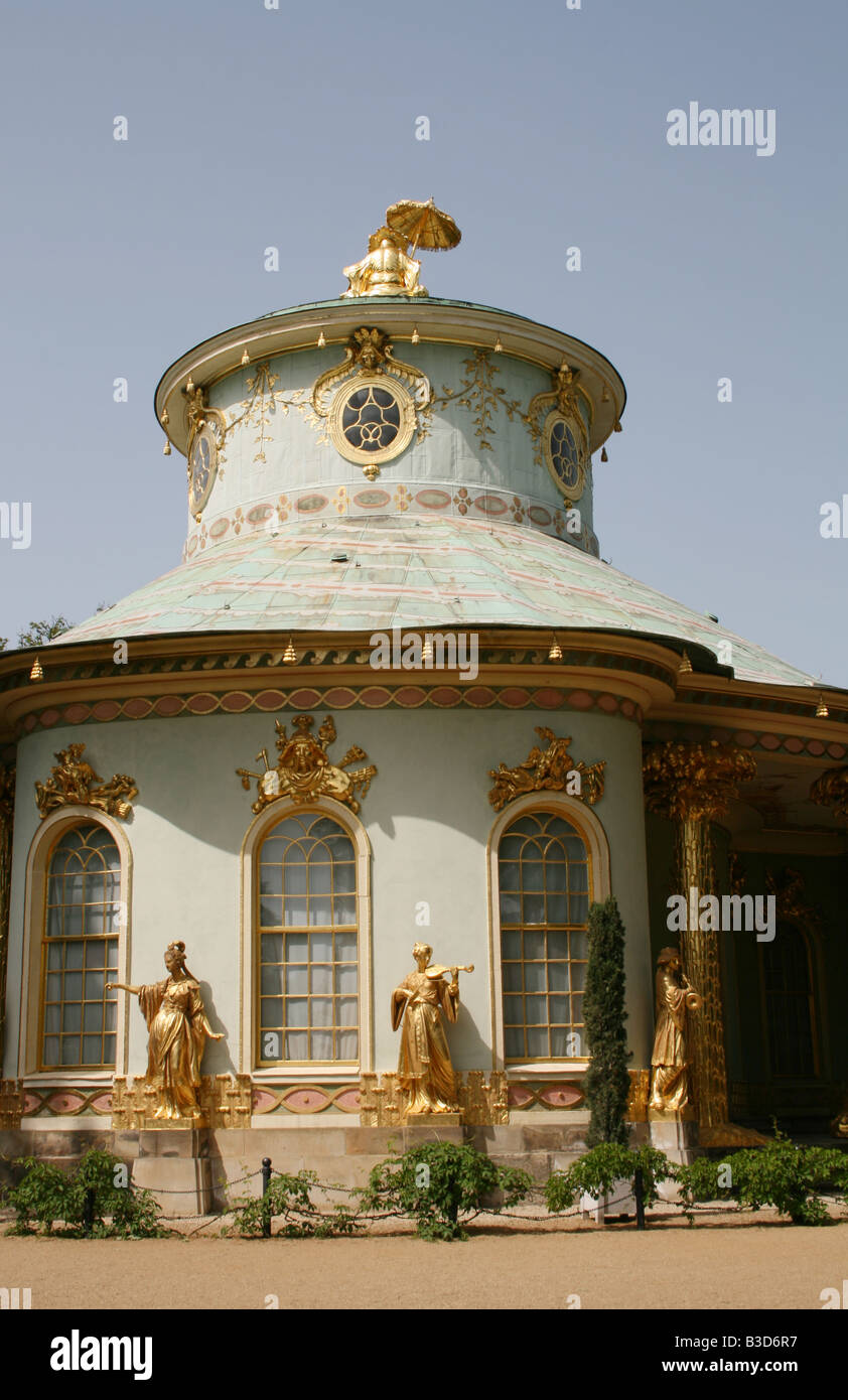 Pavillion tea house hi-res stock photography and images - Alamy