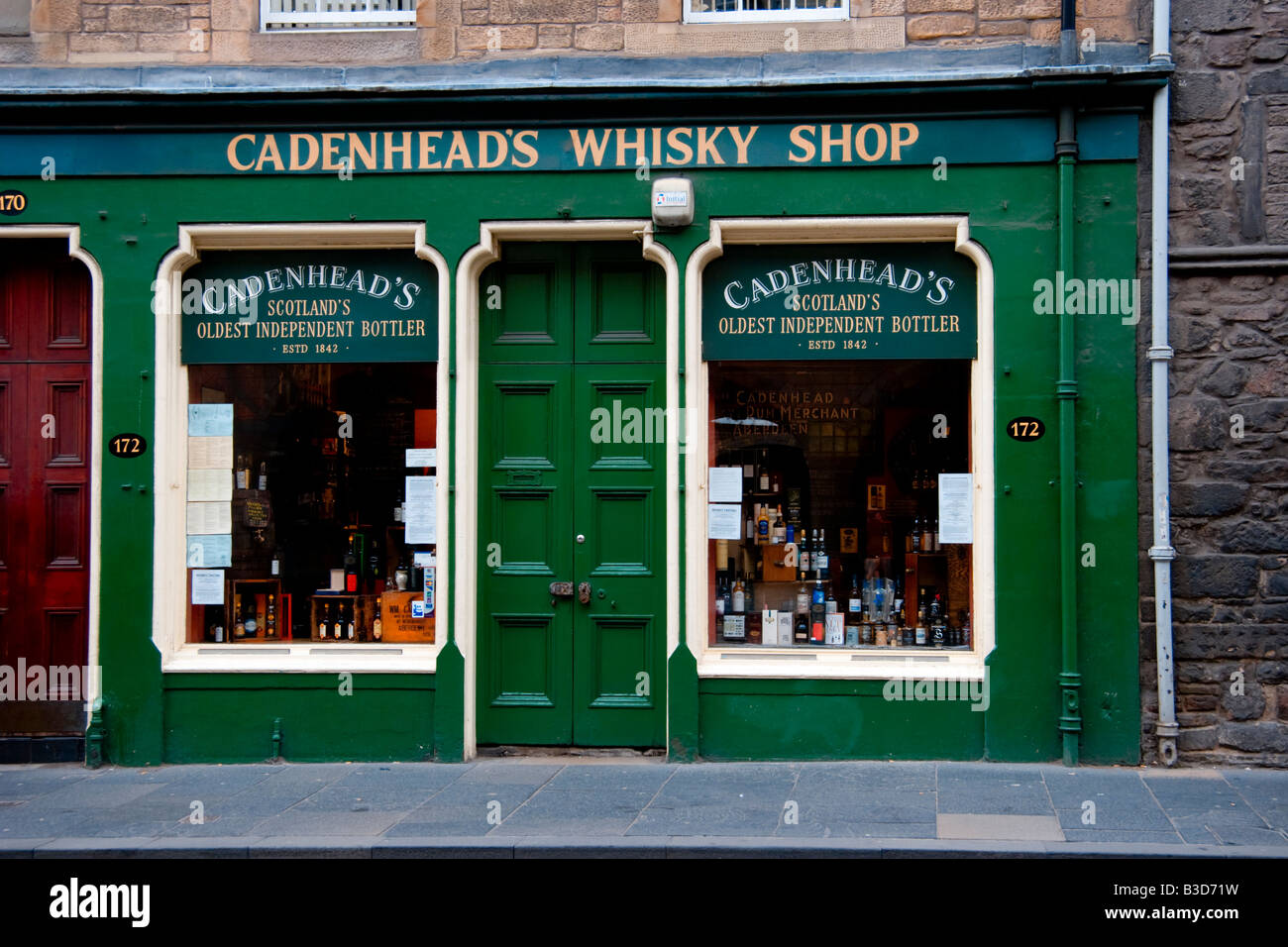 Cadenheads Whisky Shop on the Royal Mile, Edinburgh, Scotland Stock ...