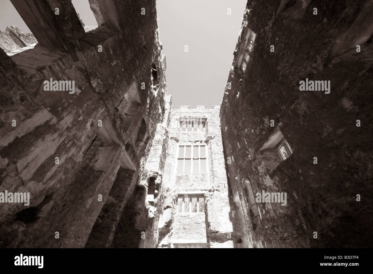 Ruined castles hi-res stock photography and images - Alamy