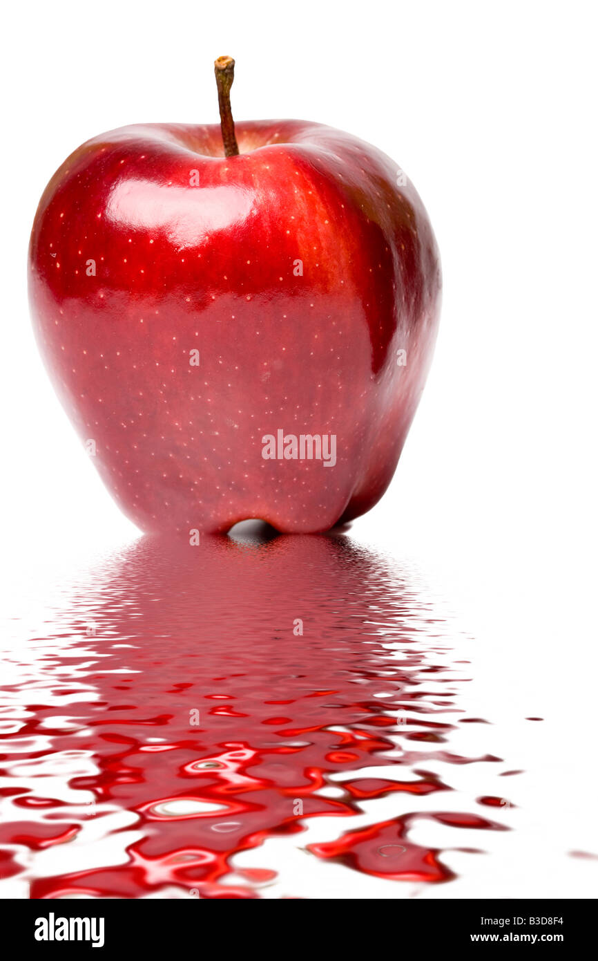 Bright red apple with water reflection Stock Photo - Alamy
