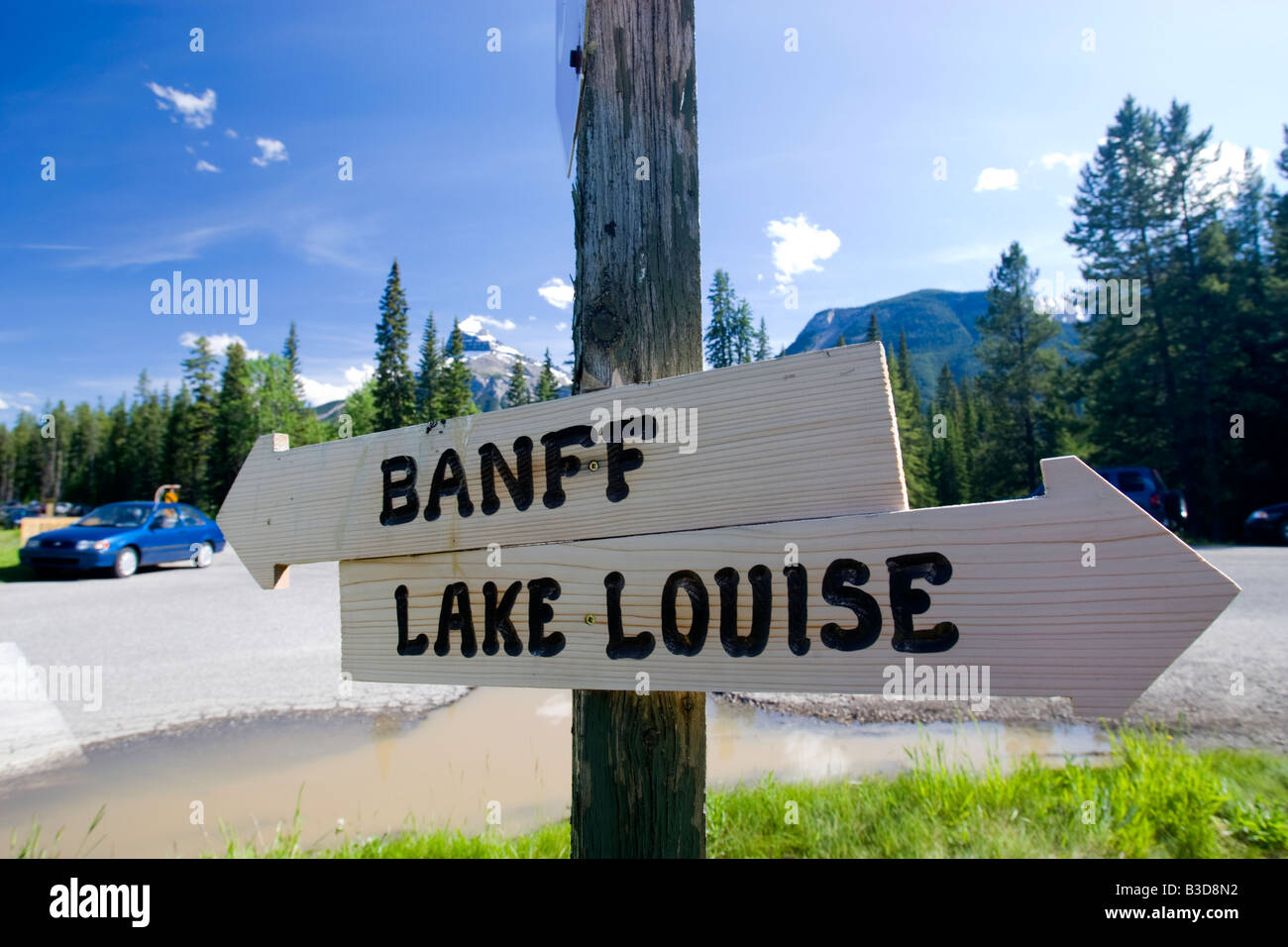 Signs for Banff and lake Louise Stock Photo - Alamy
