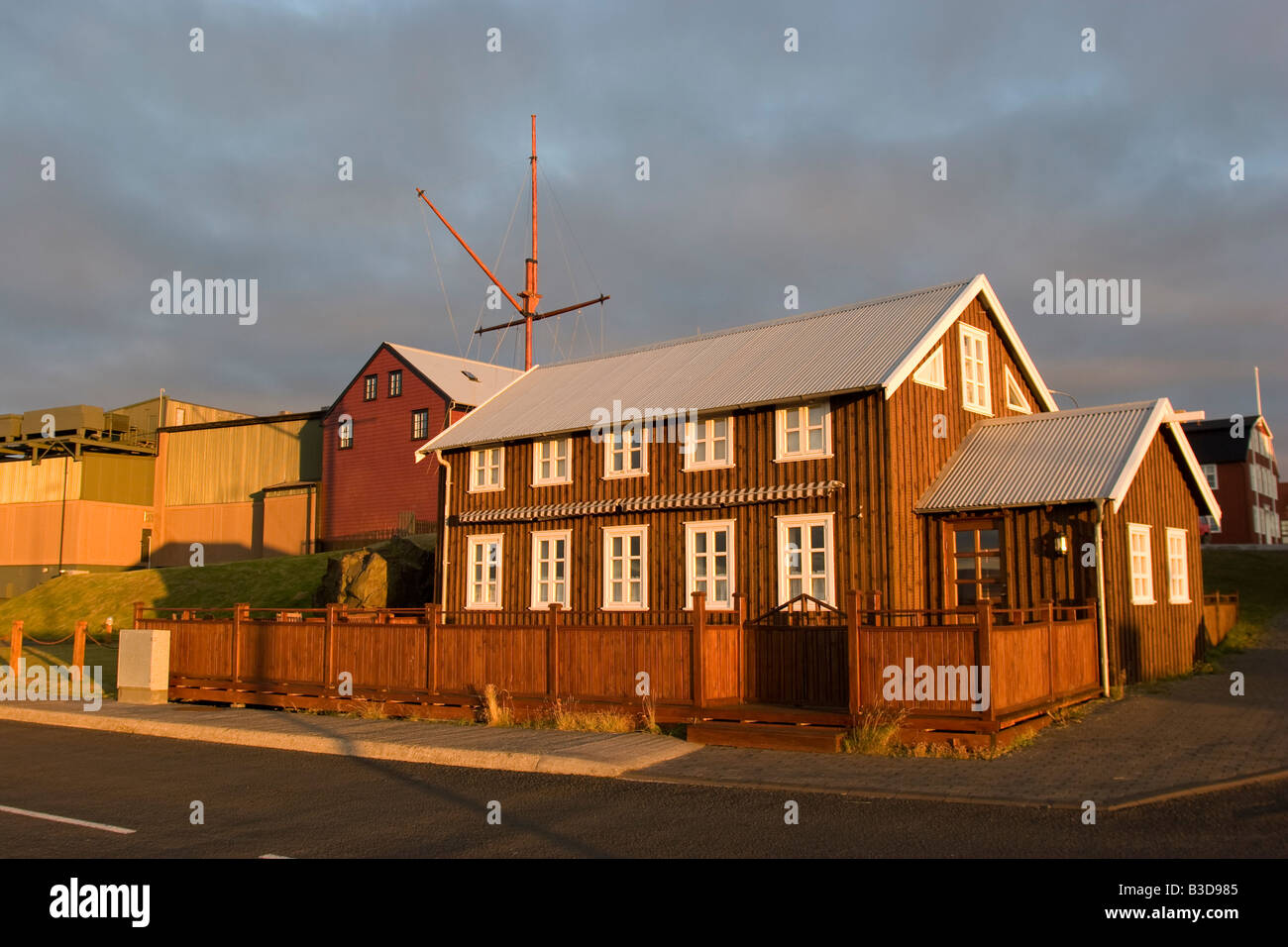 Iceland landscape building hi-res stock photography and images - Alamy