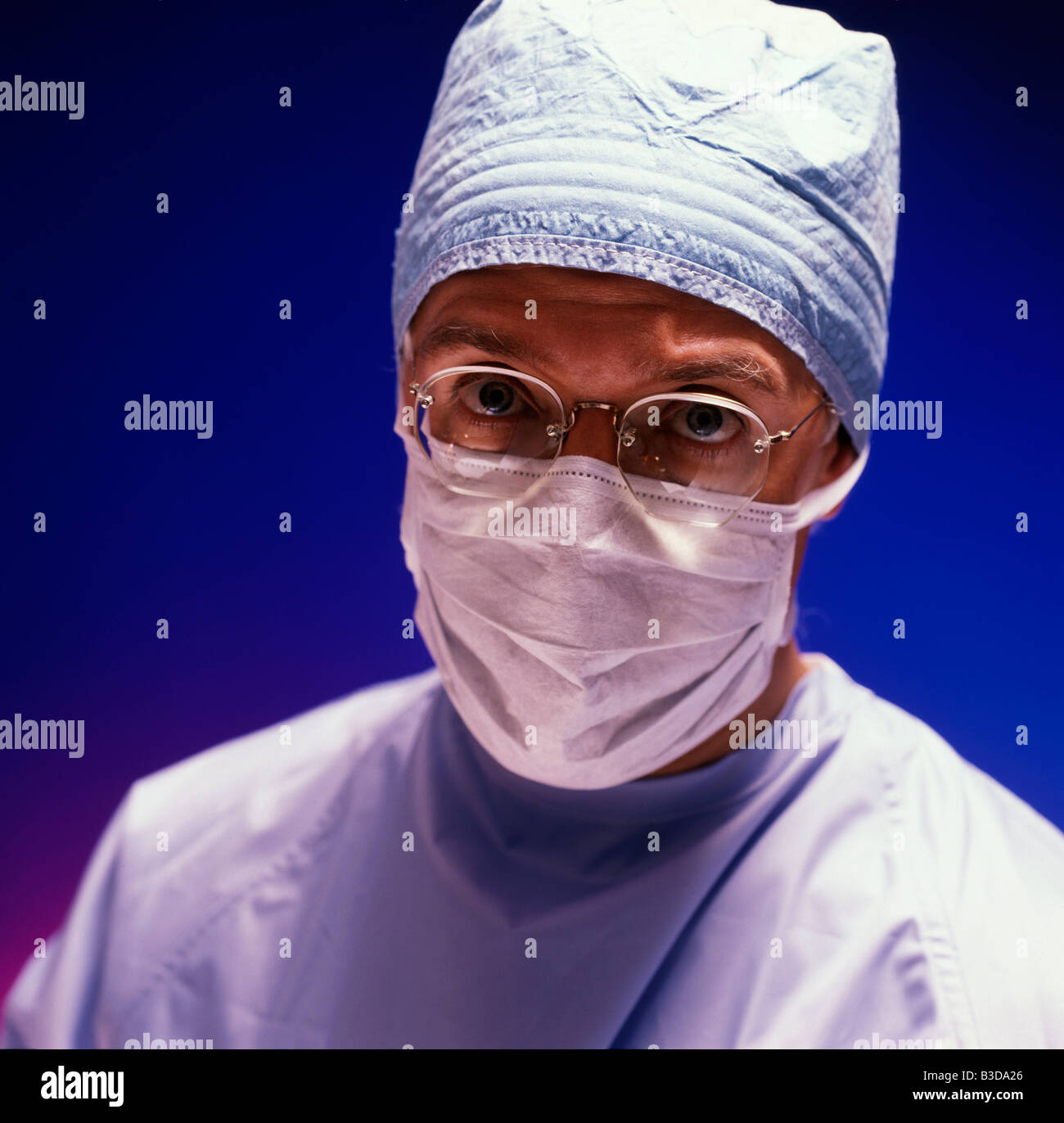 Surgeons square hi-res stock photography and images - Alamy
