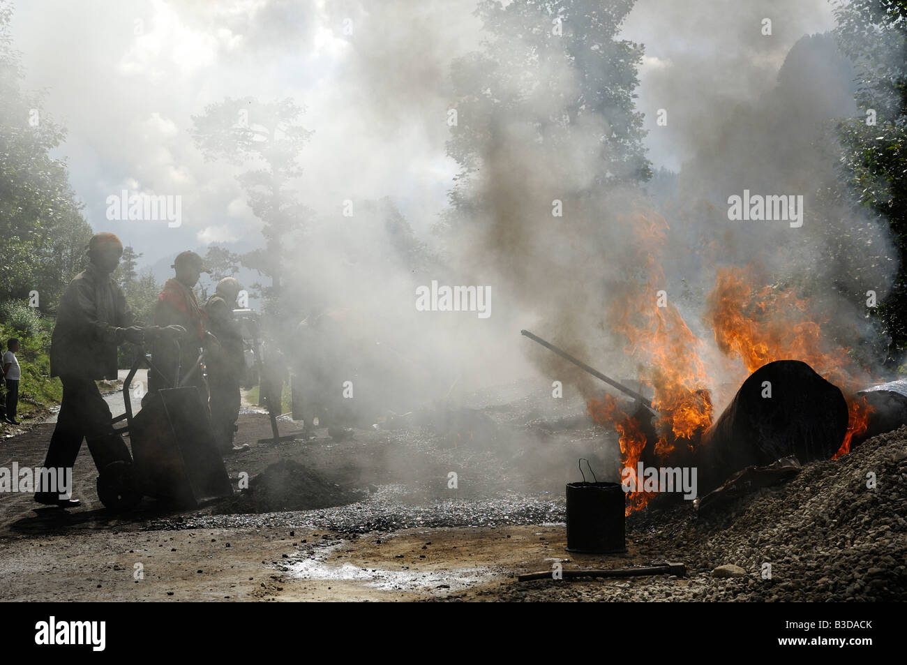 Road workers preparing tar in India Stock Photo - Alamy