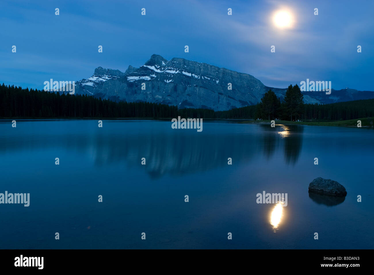 Moonrise over Mount Rundle in Banff National Park Stock Photo - Alamy