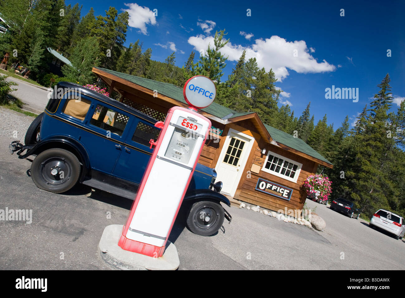 Old gas station hi-res stock photography and images - Alamy