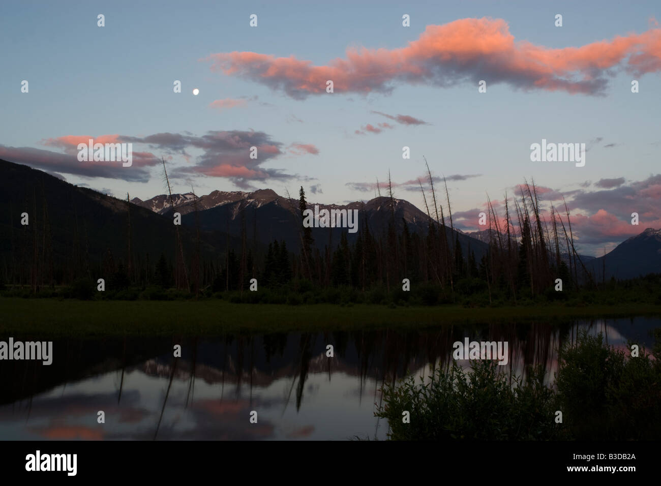 Vermilion lakes sundance range banff hi-res stock photography and ...