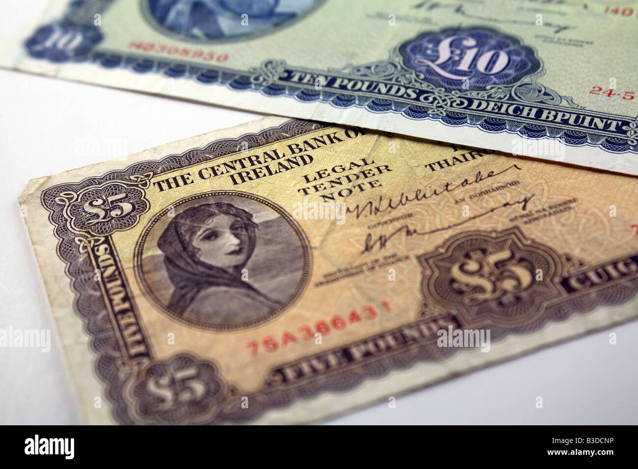 100 pound note ireland hi-res stock photography and images - Alamy