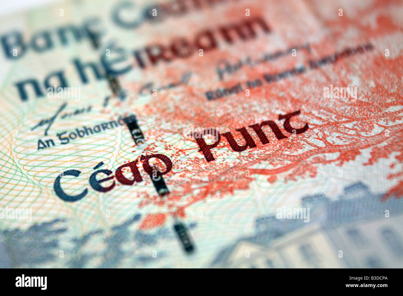 100 pound note ireland hi-res stock photography and images - Alamy